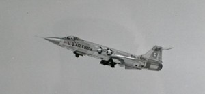 Lockheed YF-104A Starfighter 55-2957 takes off on altitude record ...