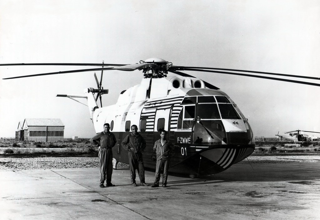 Aérospatiale Super Frelon F-ZWWE with R. Coffignot, J. Boulet and J ...