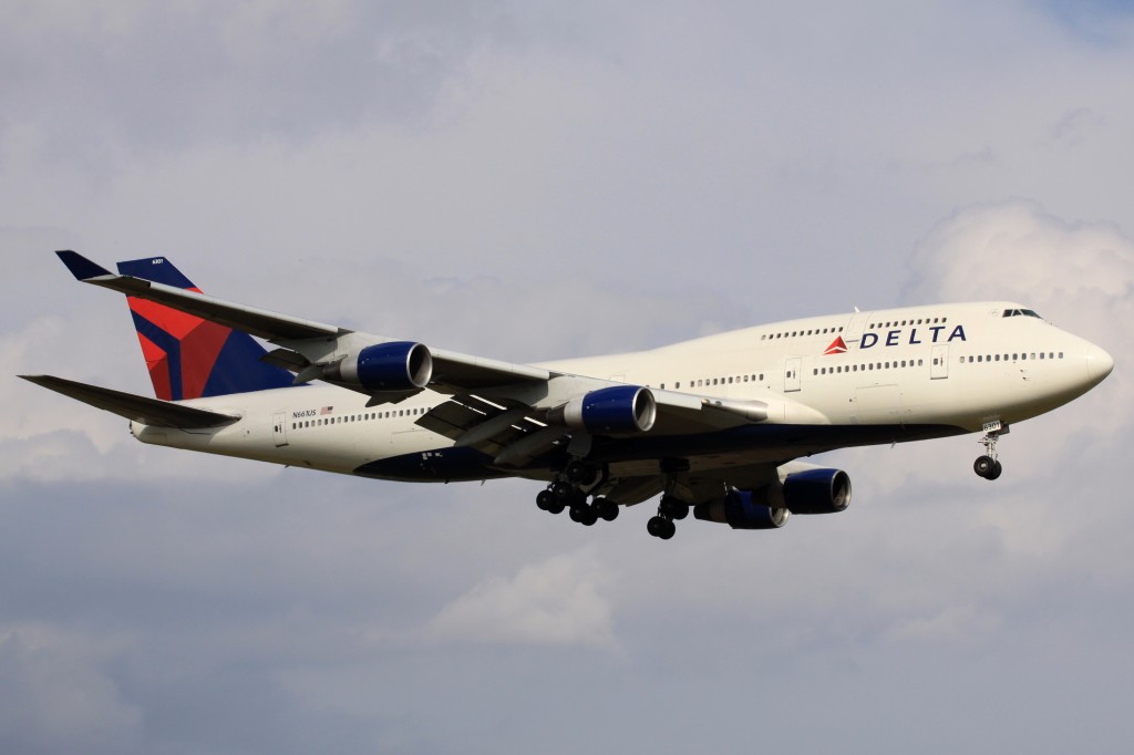 Boeing 747-451 N661US, Delta Air Lines 6301, landing Narita 16R, 1251 8 ...
