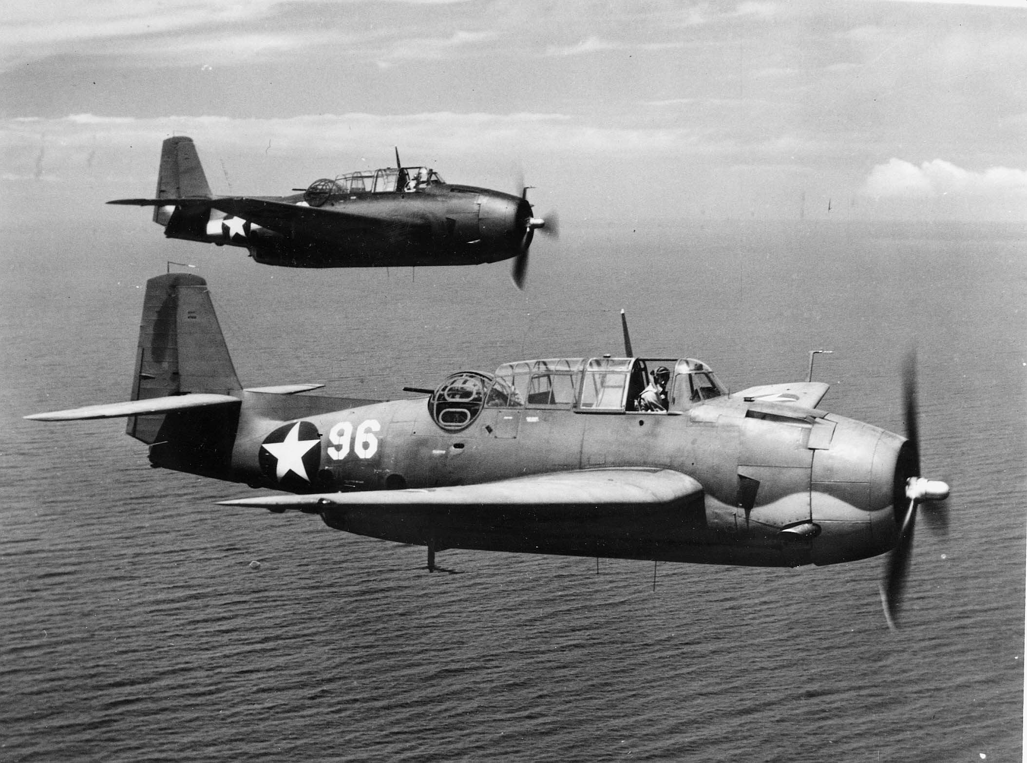 A U.S. Navy Grumman TBF-1 Avenger torpedo bomber in flight in mid-1942 ...