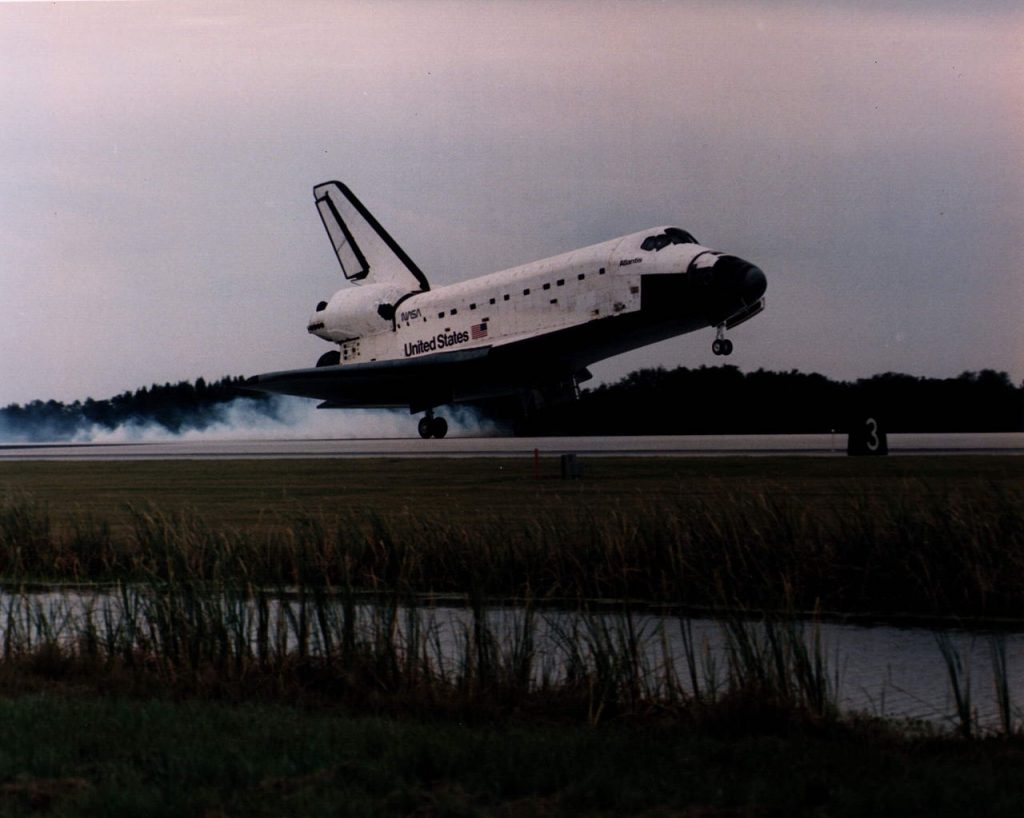1280px-STS-74_Landing | This Day in Aviation