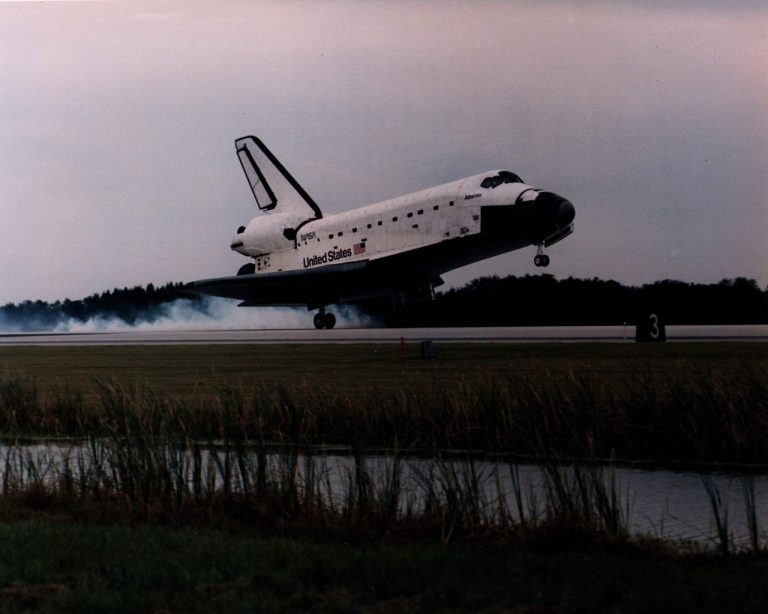 1280px-STS-74_Landing | This Day in Aviation