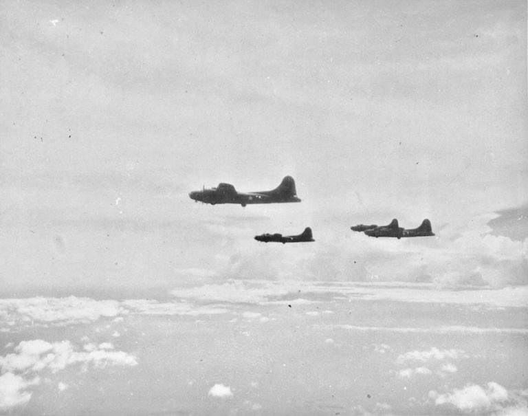 b17-formation-horizon-1024×801 | This Day in Aviation