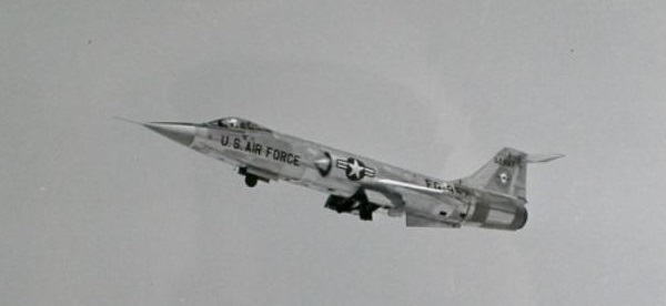 Lockheed-YF-104A-Starfighter-55-2957-takes-off-on-altitude-record-flight-6-May-1958 | This Day ...